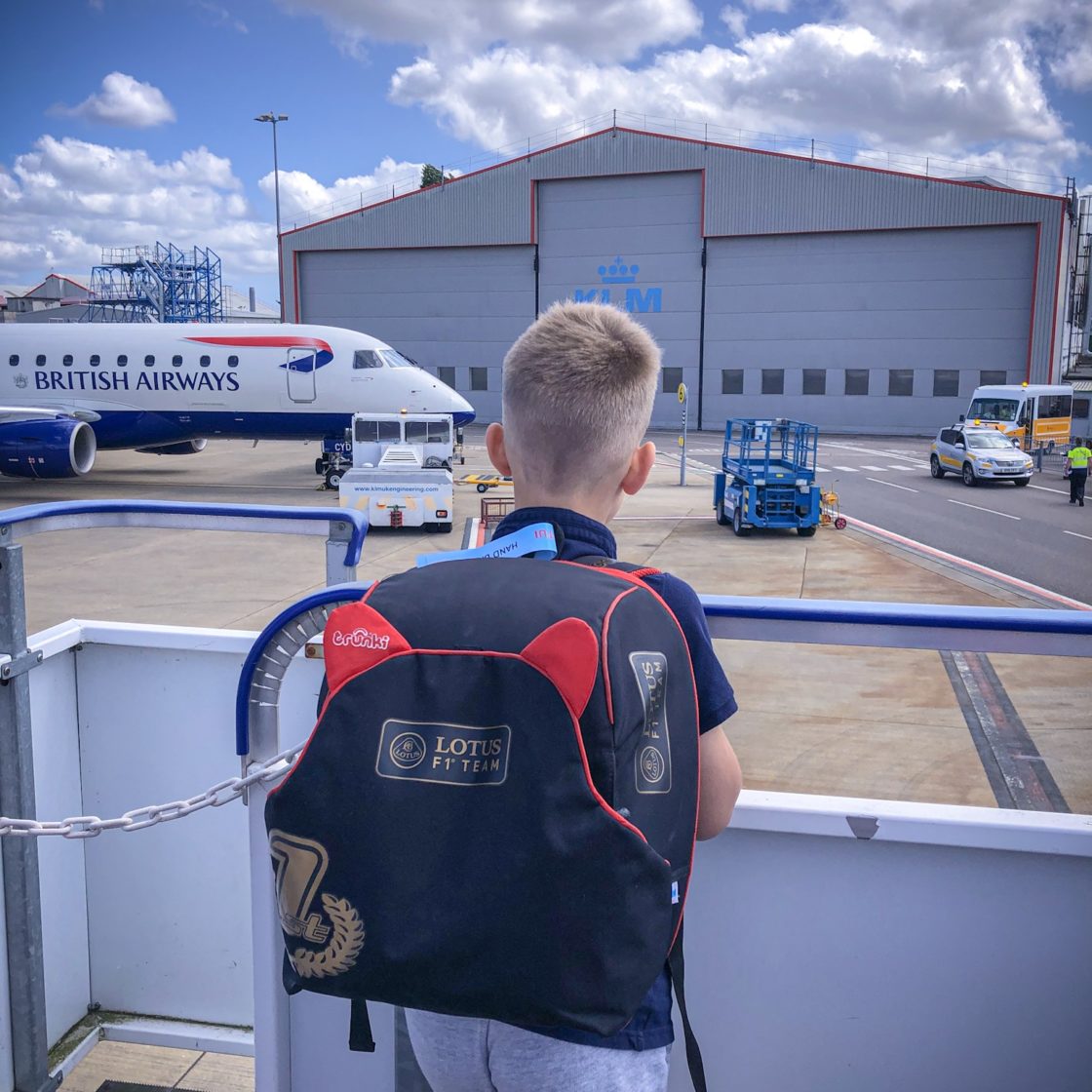 How to prevent your child getting lost when travelling | Little ...