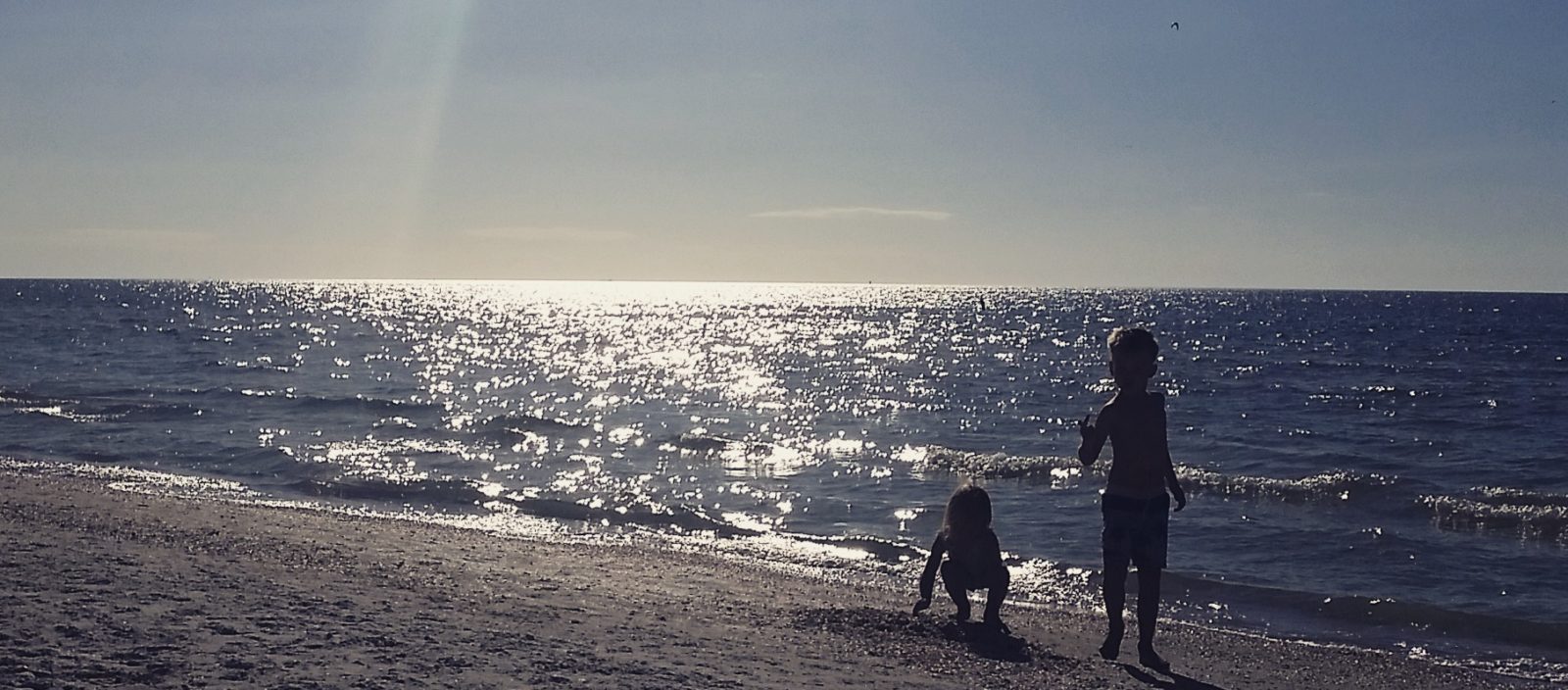 How to prevent your child getting lost when travelling | Little ...