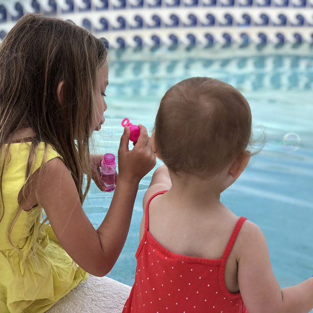 How to prevent your child getting lost when travelling | Little ...